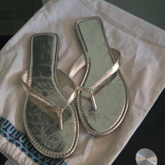 Tory Burch | Shoes | Tory Burch Classic Flipflops Spark Gold Size 85 ...